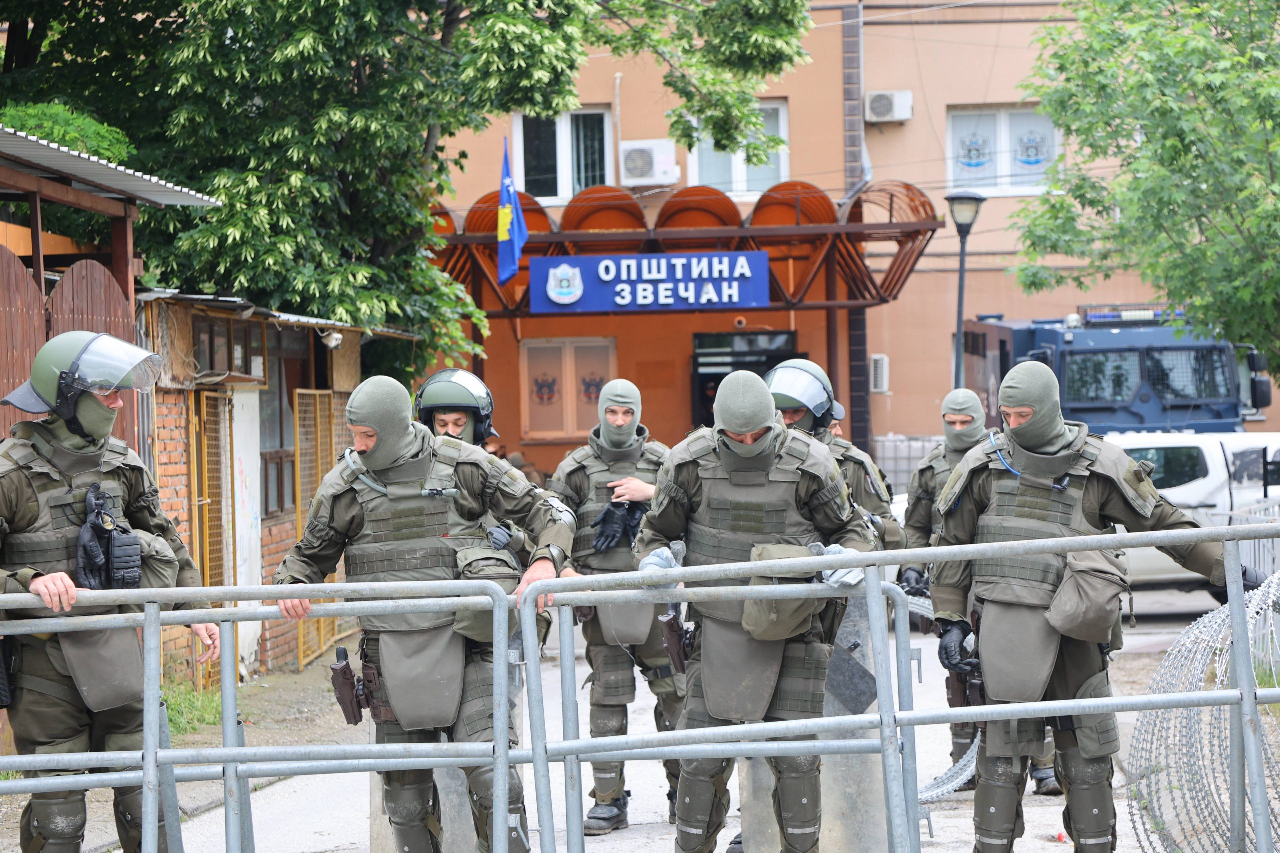 FT: SAD ograničavaju saradnju i kažnjavaju Kosovo zbog rasplamsavanja ...